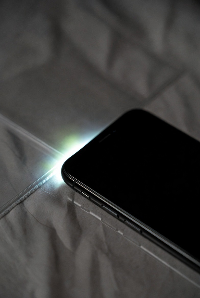 Can a Phone LED Hot Flashlight Burn Plastic or Clothes Now?! - Doolly